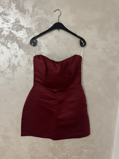 Potpuno nova bordo Blondy haljina