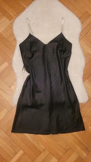 Primark, efekat satena haljina**Novo**
