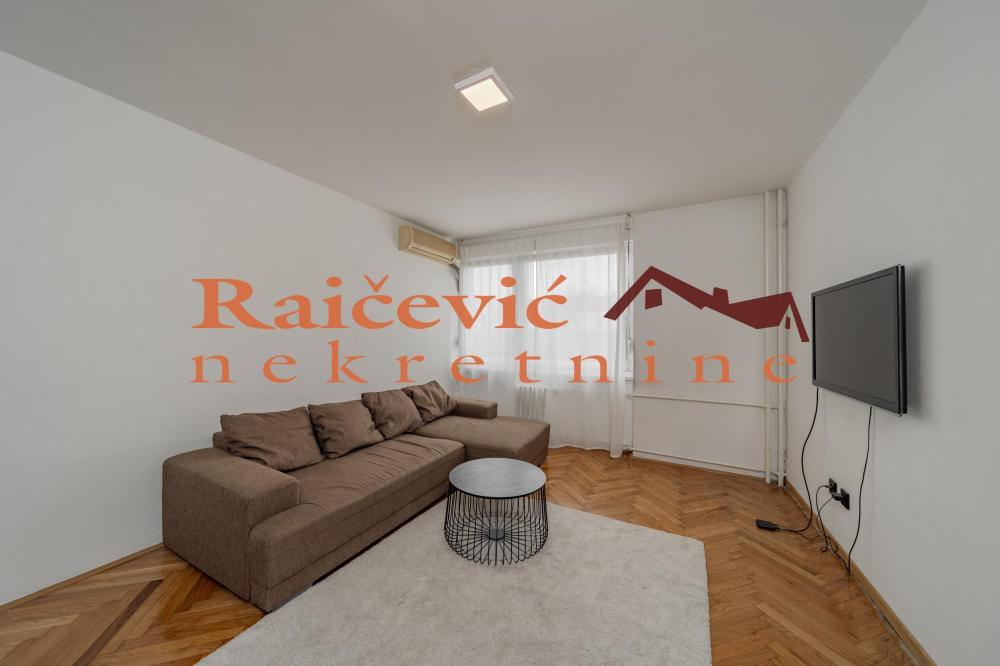Cara Lazara, Trosoban stan na prodaju, 68m2, 570.000€