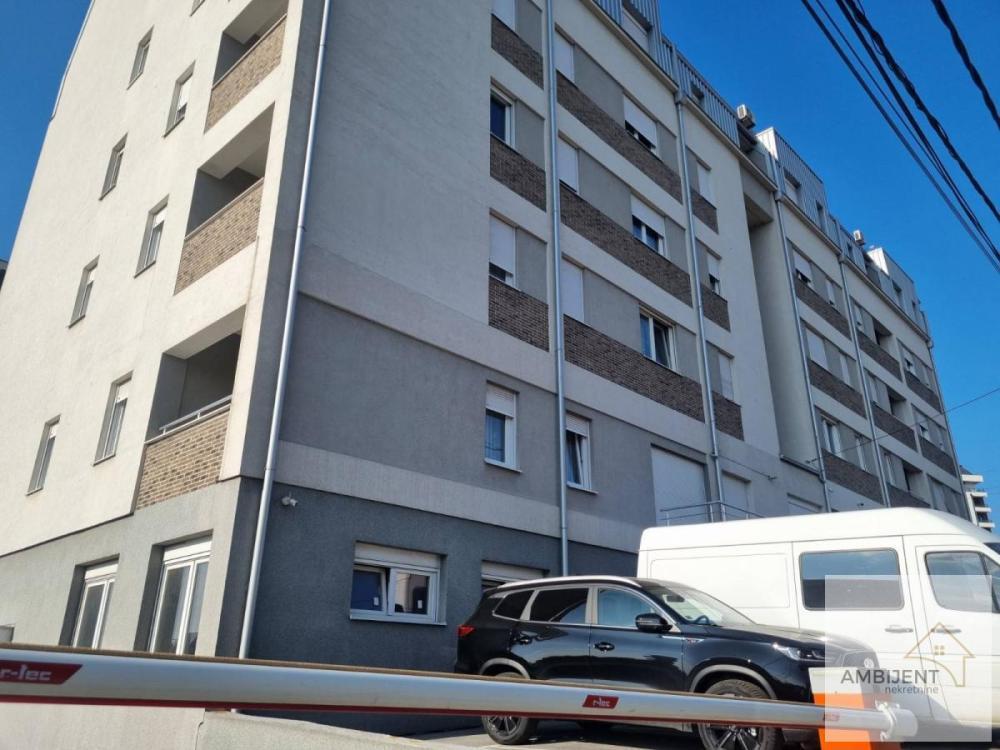 Četvorosoban stan na prodaju, 97m2, 242.500€