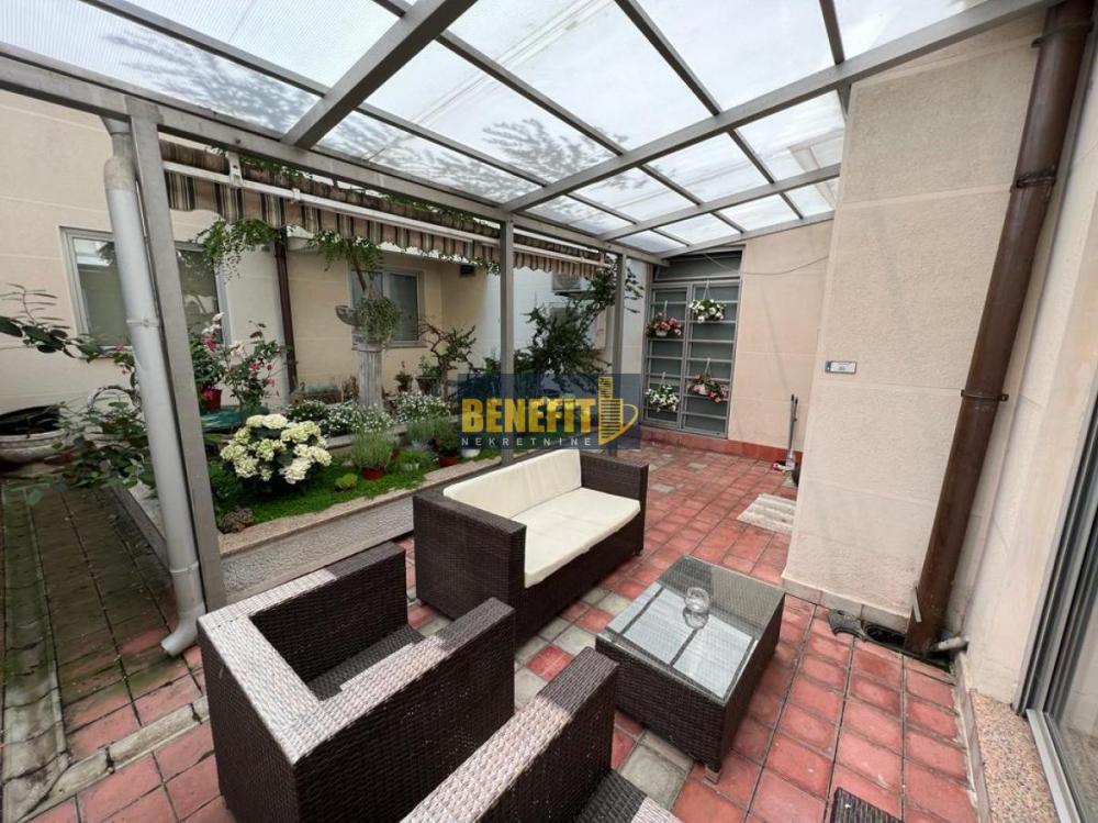 Trosoban stan na prodaju, 77m2, 307.000€