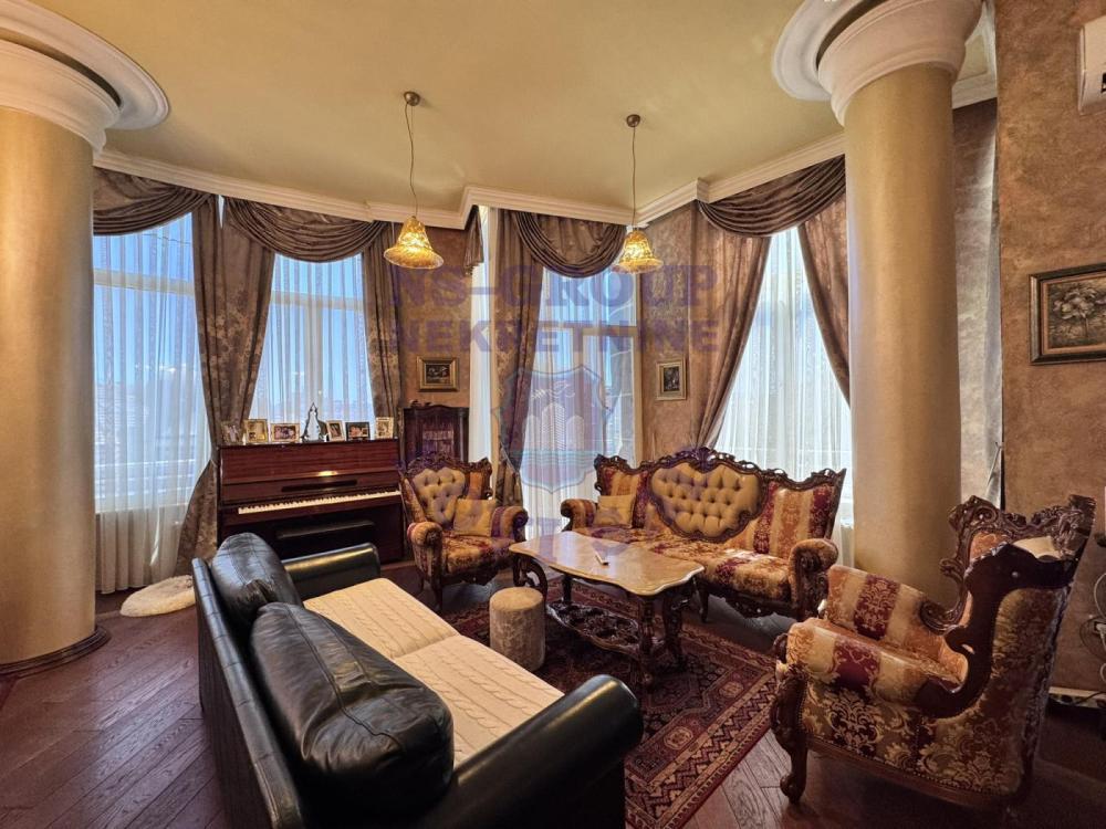 Šestosoban stan na prodaju, 359m2, 646.850€