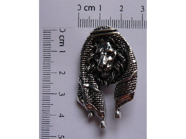 Lion with Keffiyeh, kefija