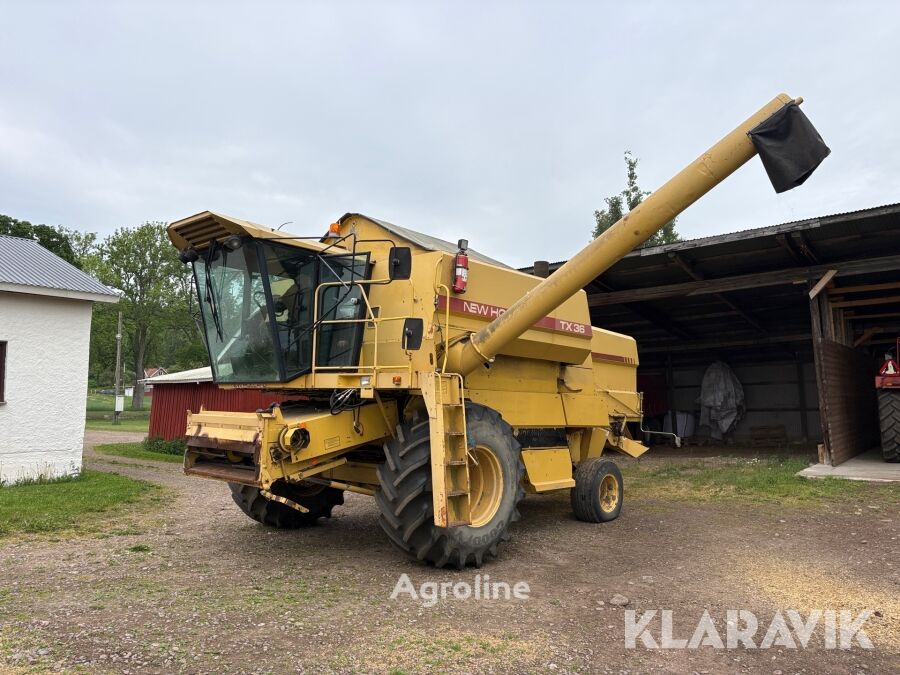 Prodaje se New Holland TX36 kombajn za žito na aukciji