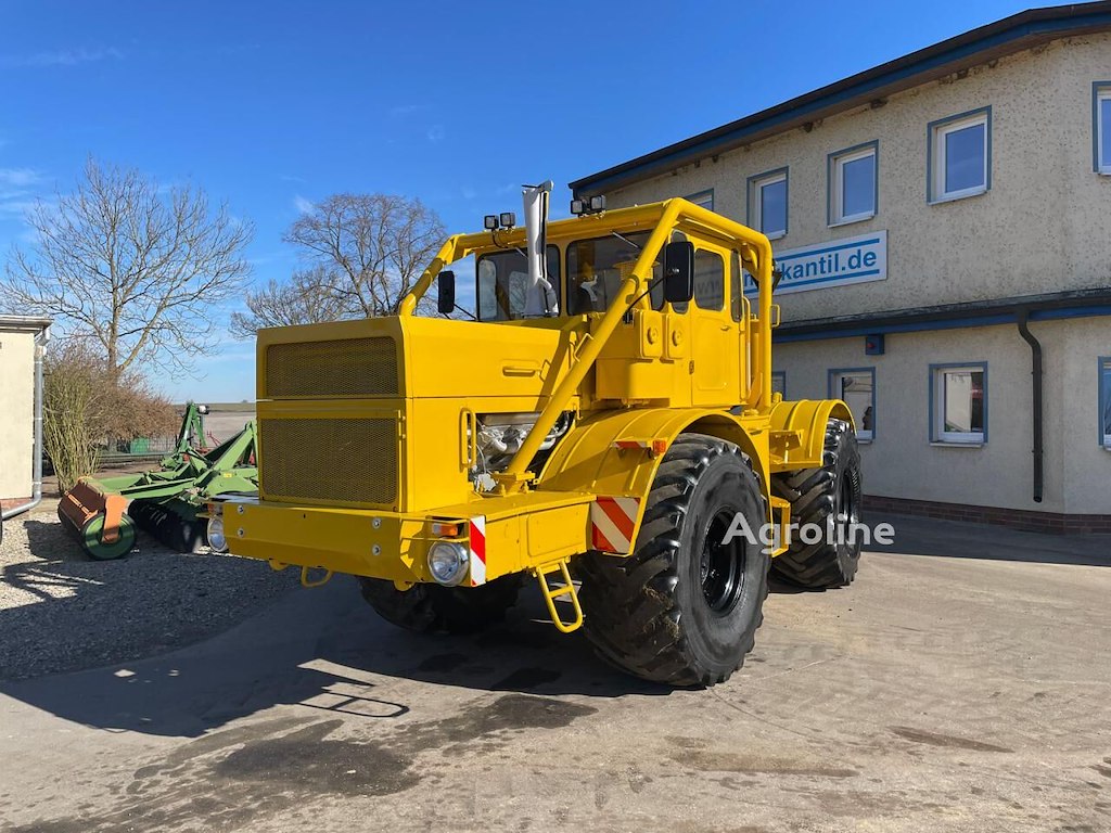 Kirovets K700A traktor točkaš