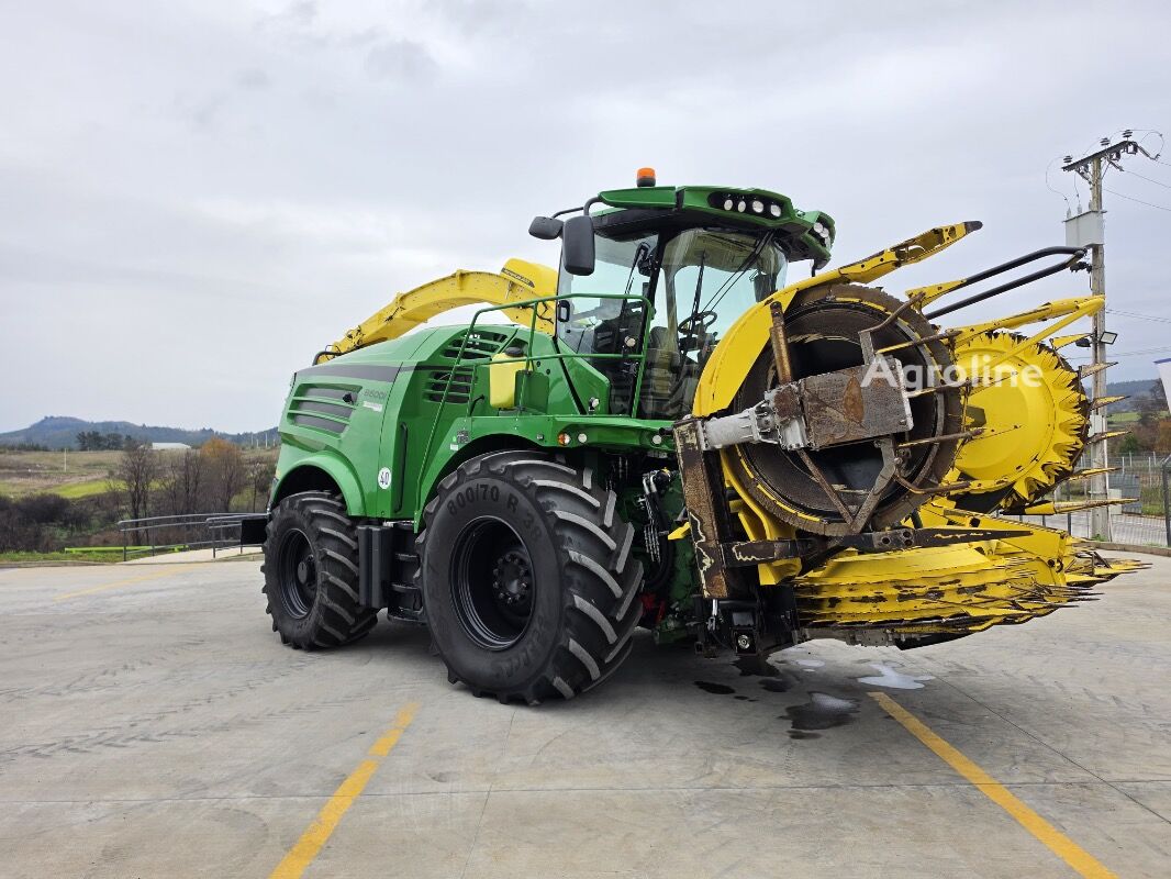 John Deere 8400 mit Kemper 460 Plus krmni kombajn