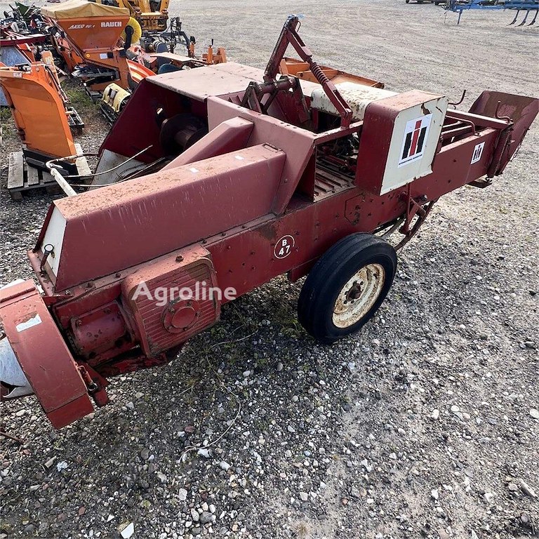 Prodaje se Case IH B 47 balirku za četvrtaste bale na aukciji