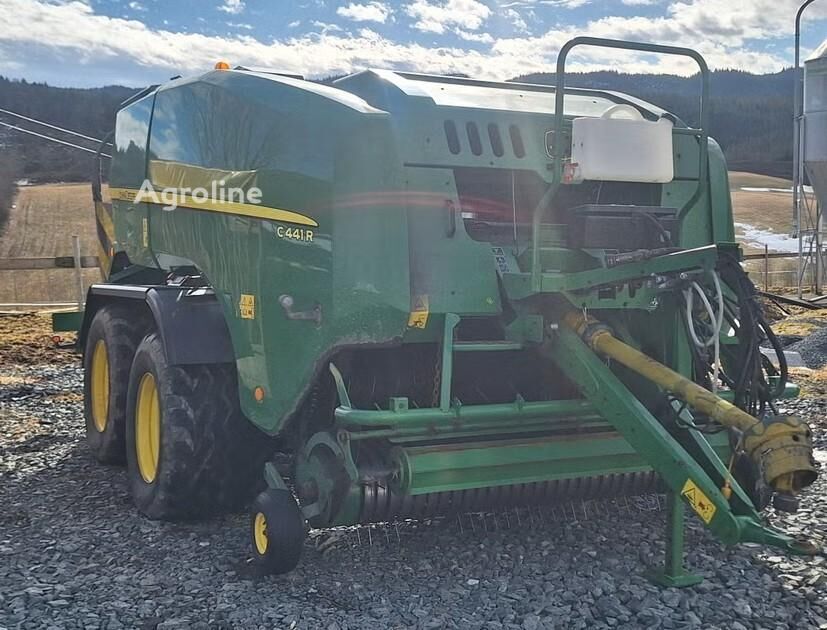 Prodaje se John Deere C441R balirku za okrugle bale na aukciji