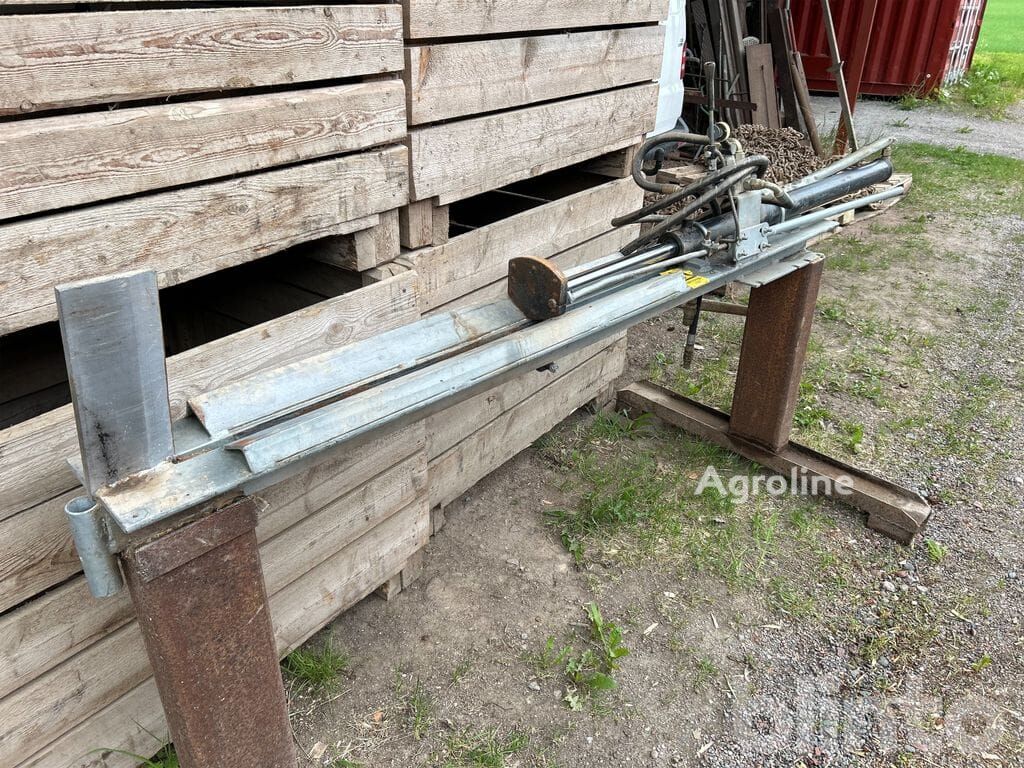 Prodaje se cepač drveta na aukciji