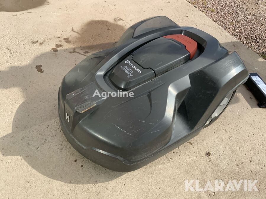 Prodaje se Husqvarna 320 kosilicu za travu na aukciji