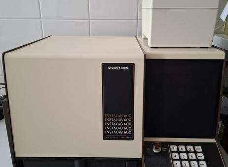 NIR analitički uređaj Dickey John Instalab 600