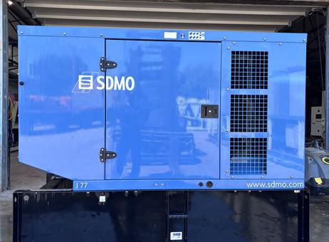 Generatorski set od 77kVA: SDMO J77K (motor John Deere)