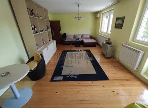 Prodaja Vila - Beograd, Surčin: Bečmen - Dobanovci - Radiofar