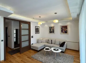 Izdavanje Stan - Beograd, Vračar: Hram Svetog Save - Neimar - Čubura