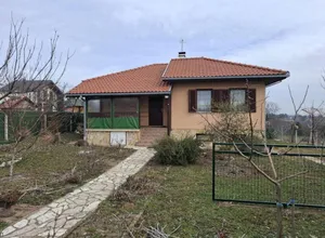 Prodaja Vila - Inđija, Centar