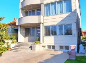 Izdavanje Lokal - Niš, Crveni Krst: Ratko Jović - Šljaka - Medoševac