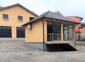 Izdavanje Lokal - Beograd, Voždovac: Jajinci