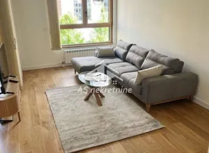 Izdavanje Stan - Beograd, Novi Beograd: Paviljoni - Pariske komune - Ikarus