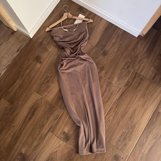 Zara viralna midi haljina sa ogrlicom Novk