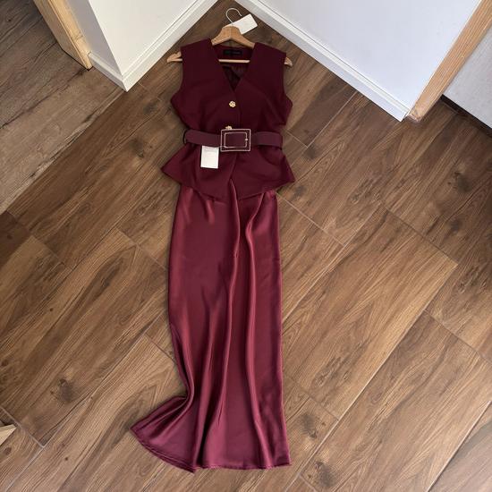 Zara savrsena kombinovana midi haljina s kaisemNov