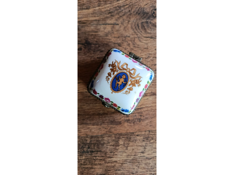Porcelanska kutija Tiffany