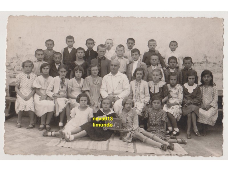 Stara FOTOGRAFIJA - kraljevina,ucenici IV raz. 1935god