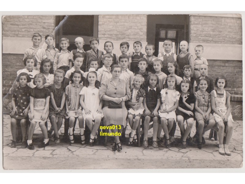 Stara FOTOGRAFIJA - kraljevina,ucenici III raz. 1939 go