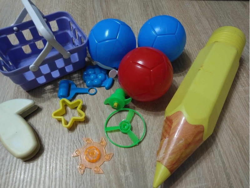 Razne plastične kutije