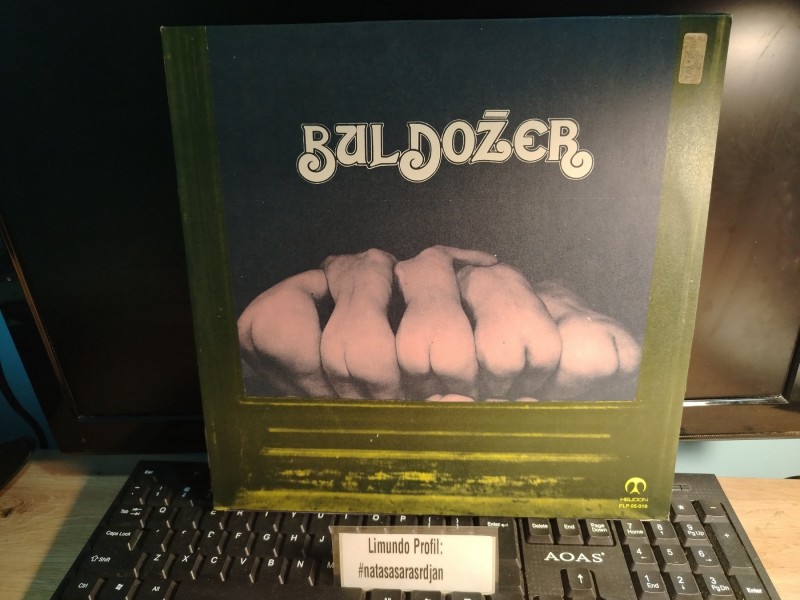 Buldozer-Izlog jeftinih slatkisa