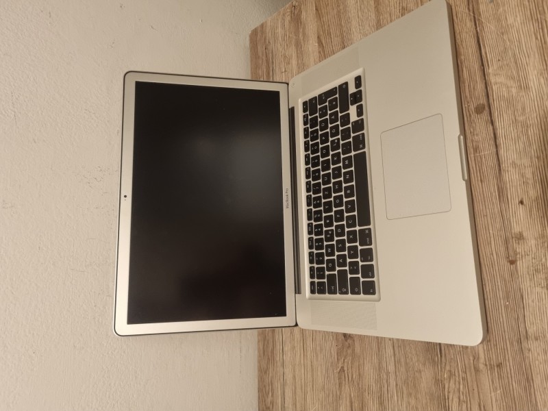 15 inca macbook 2011 A1286