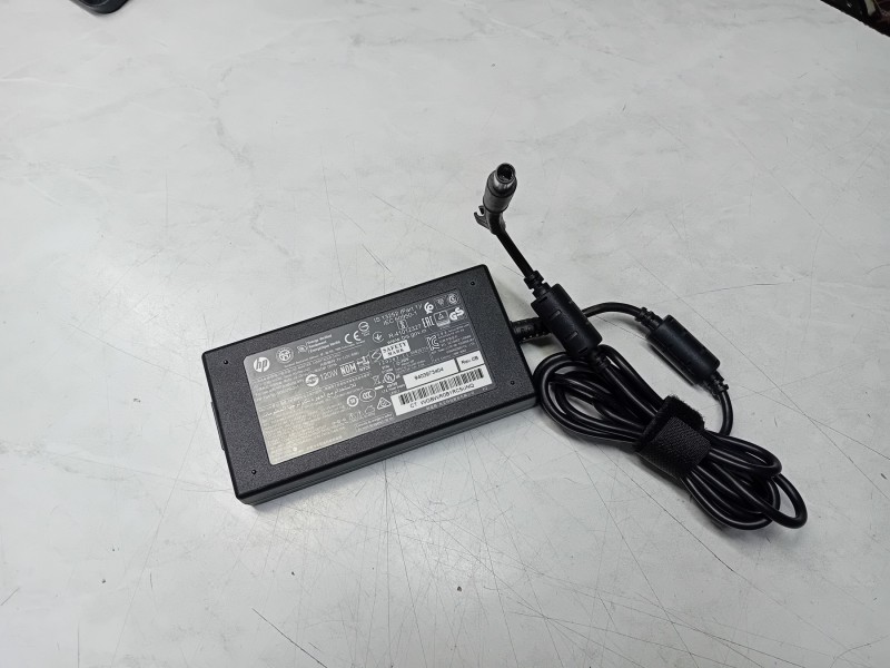HP punjac 19,5V 6,15a 120w ispravan 7.4x5.0mm