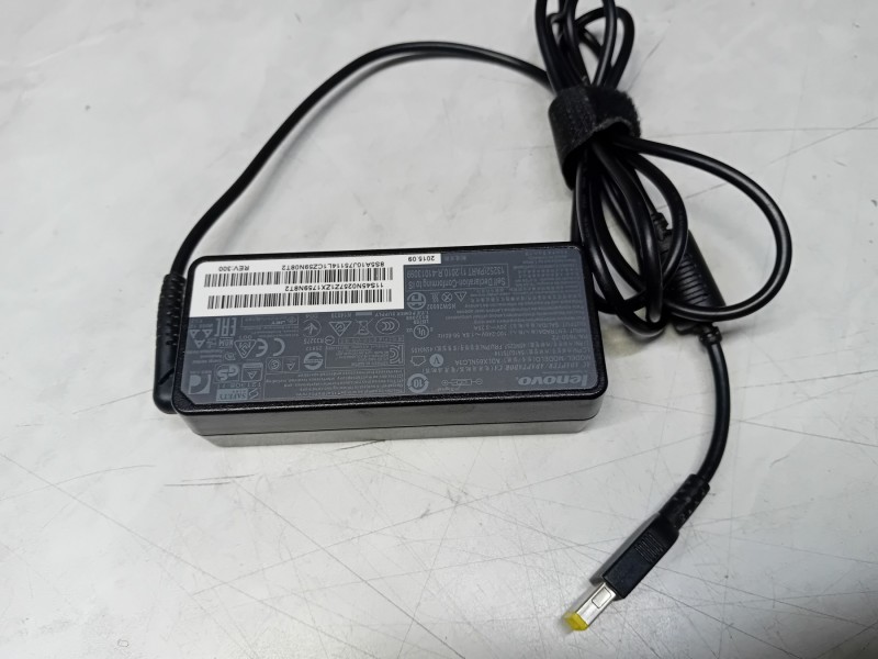 Lenovo Punjac Adapter 20V - 3,25A 65W  četvrtasti konek