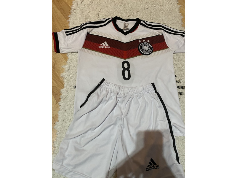 Dres za decaka vel 14