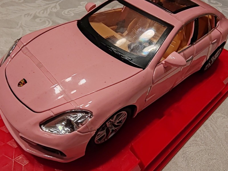MODEL AUTO PORSCHE ROZI (NOVO)