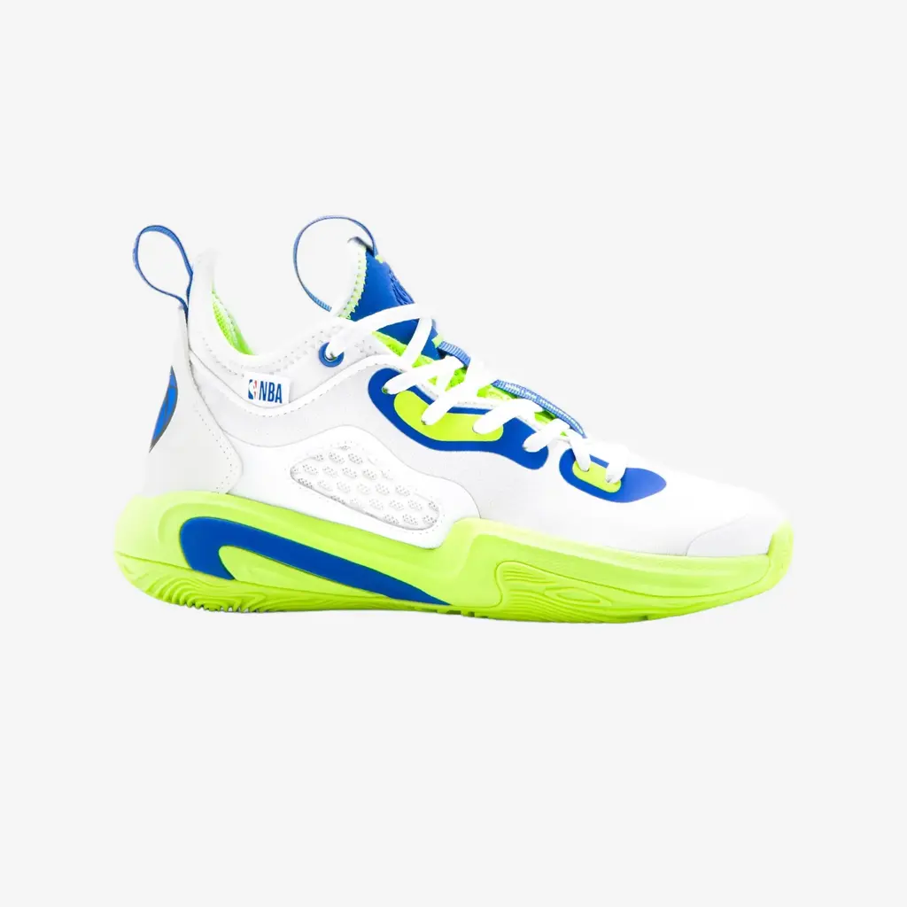 PATIKE ZA KOŠARKU SE900 MINI ME DEČJE - NBA MAVS BELE