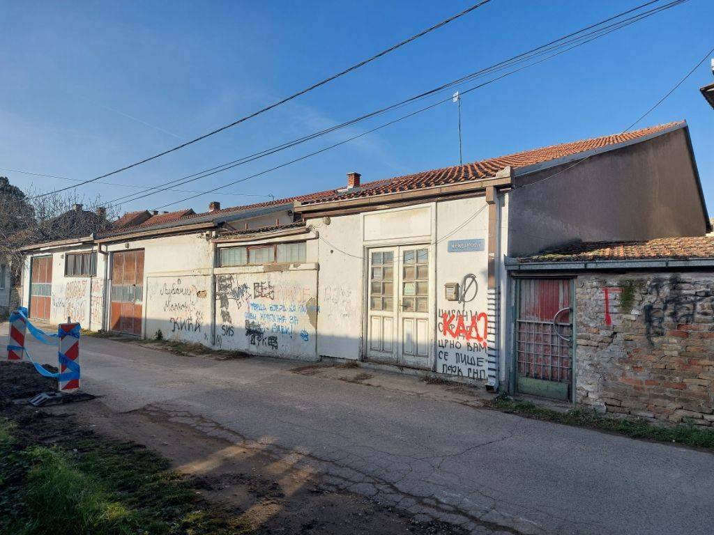 Prostor sa radionicom za Prodaja