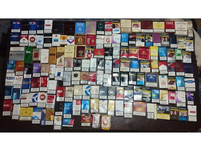 Jedinstvena kolekcija 149 praznih paklica cigareta
