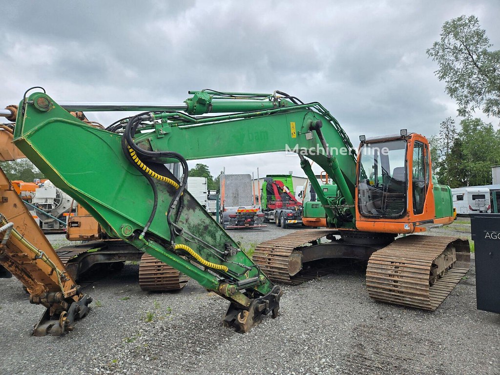 Kobelco E215B bager guseničar