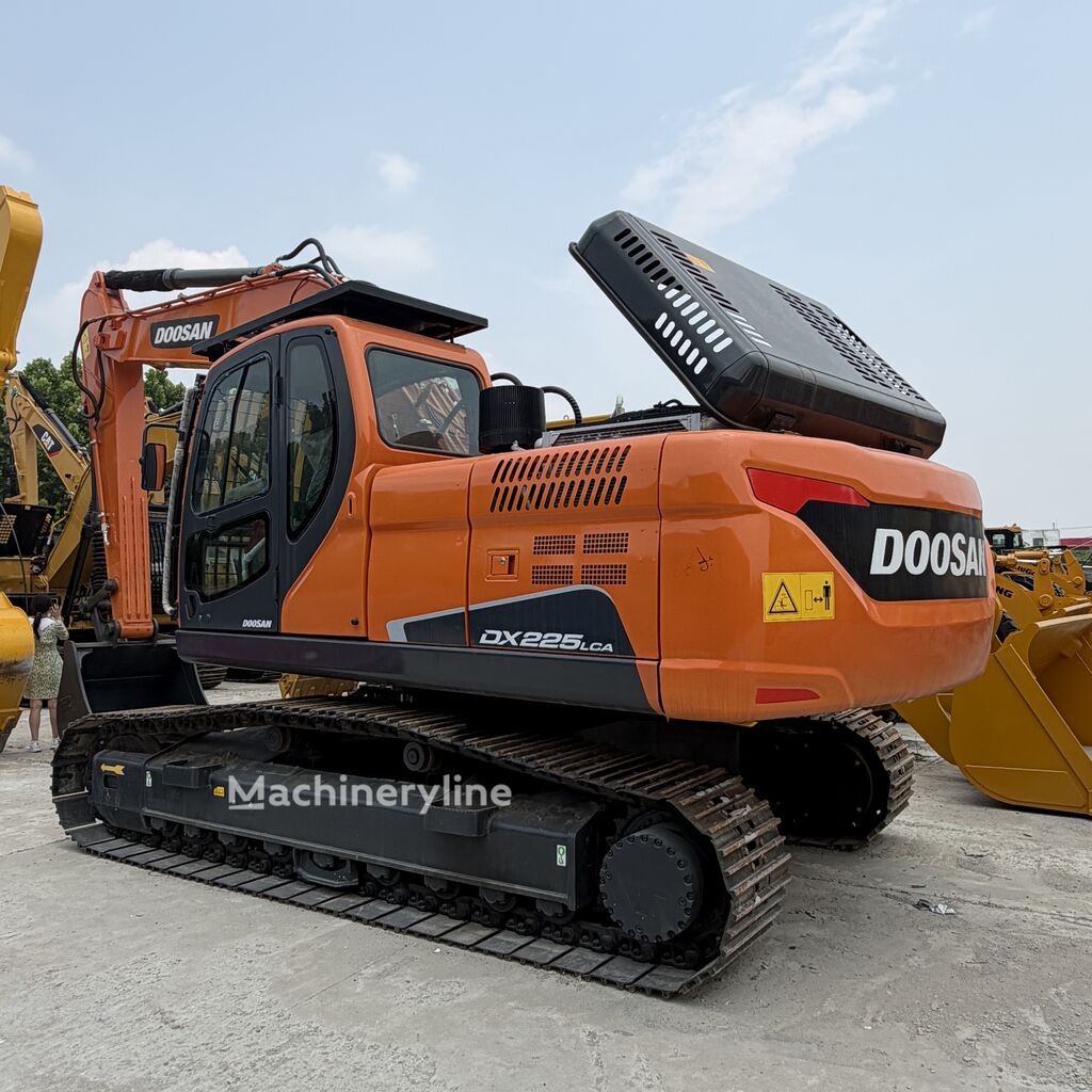 Doosan DX225 bager guseničar