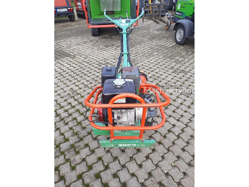 Prodaje se Agria 3000 mini kran na aukciji