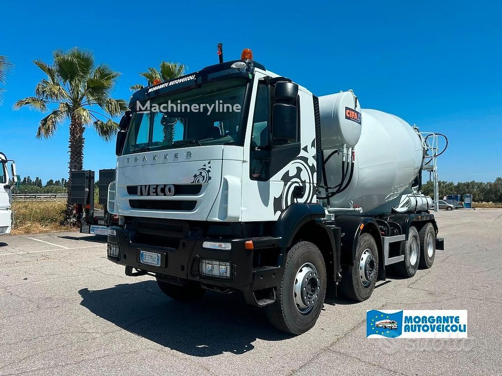 Cifa na šasiji IVECO Trakker kamion s mešalicom za beton