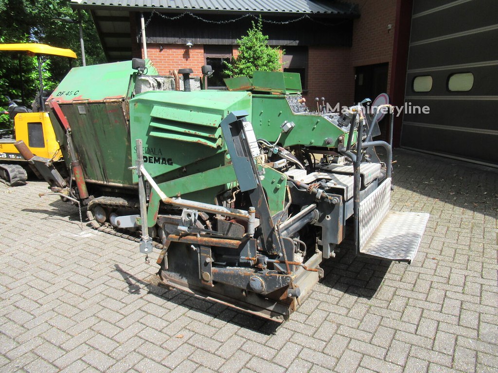 Demag DF 45C asfaltni finišer guseničar