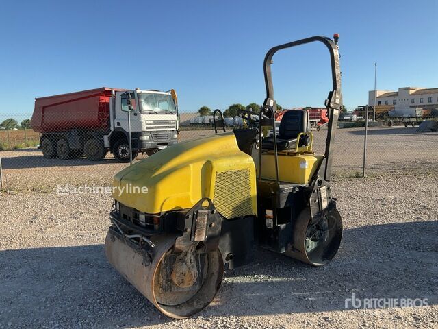 Prodaje se Wacker Neuson RD27-120 mali valjak na aukciji