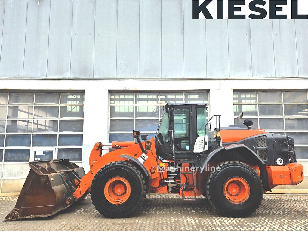 Hitachi ZW250-6 prednji utovarivač