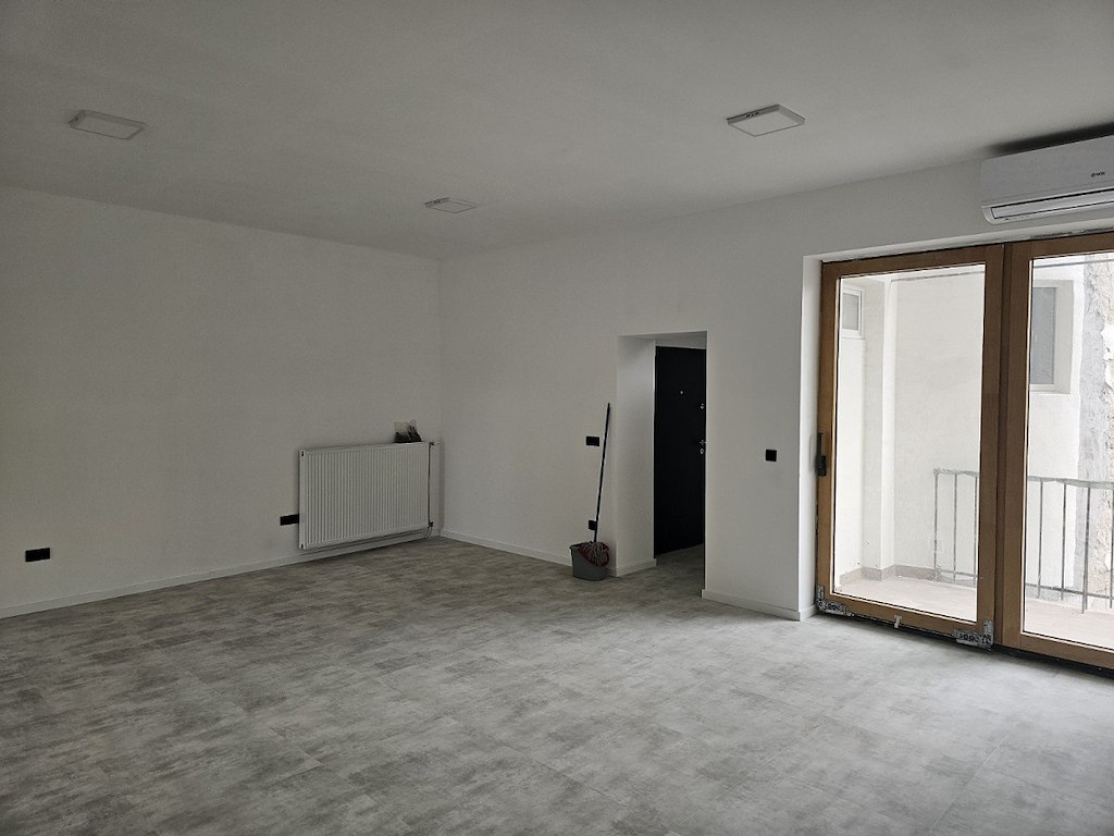 Kompletno renoviran salonski stan kod Tašmajdana 120m2