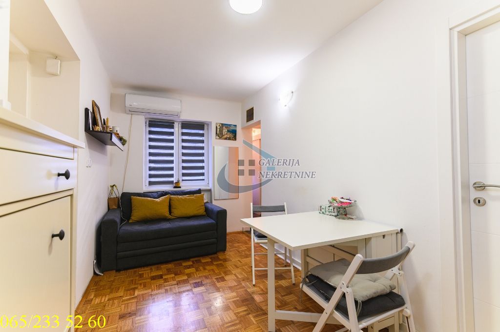 Stari Grad Trg Nikole Pašića Dečanska 44m2