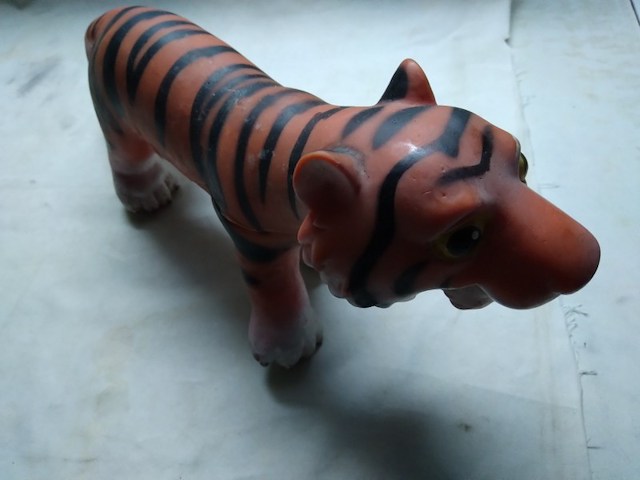 Wing Crown Rubber tigar 2017 .god. 35 cm. polovan.
