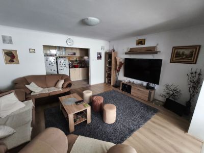Kuća 240m2 i plac 5 ari na prodaju