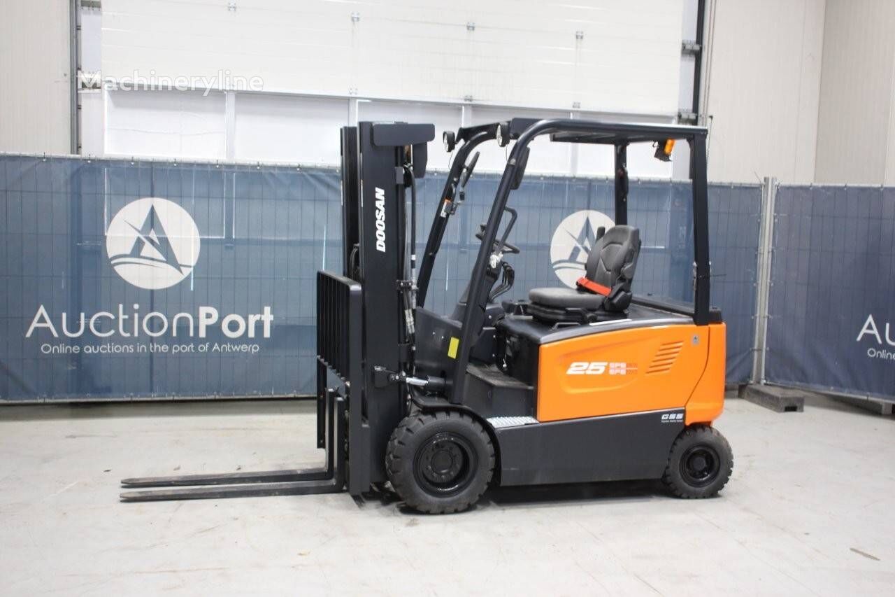Prodaje se Doosan B25x-7plus električni viljuškar na aukciji