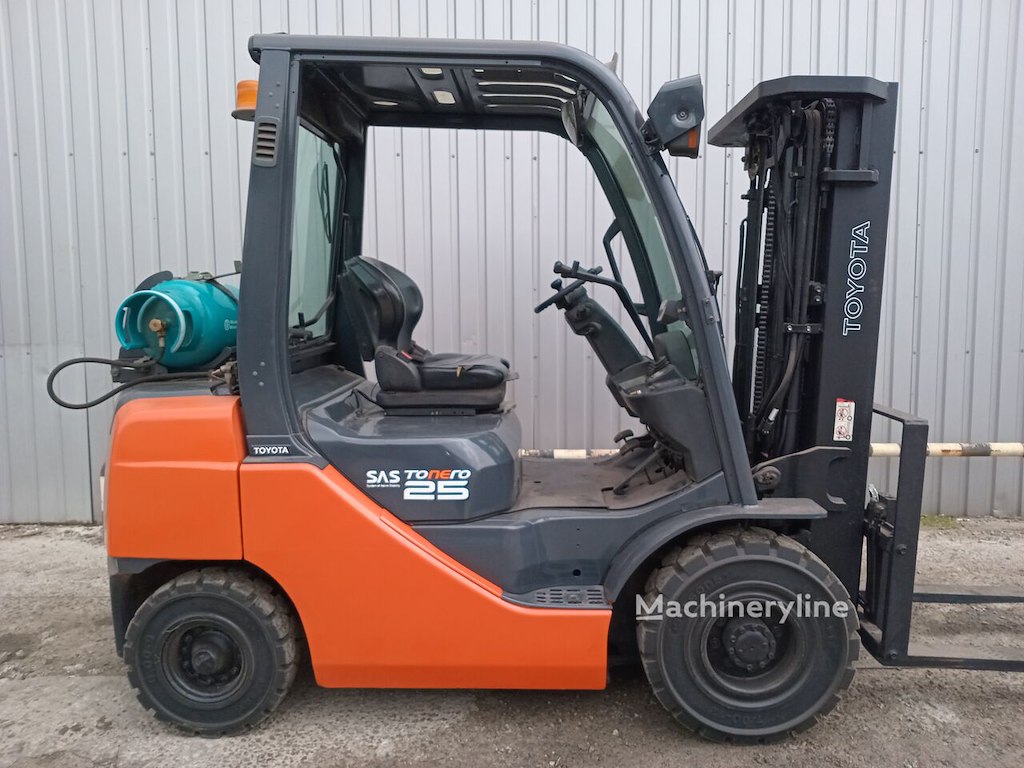 Toyota 02-8FGF25 viljuškar na gas